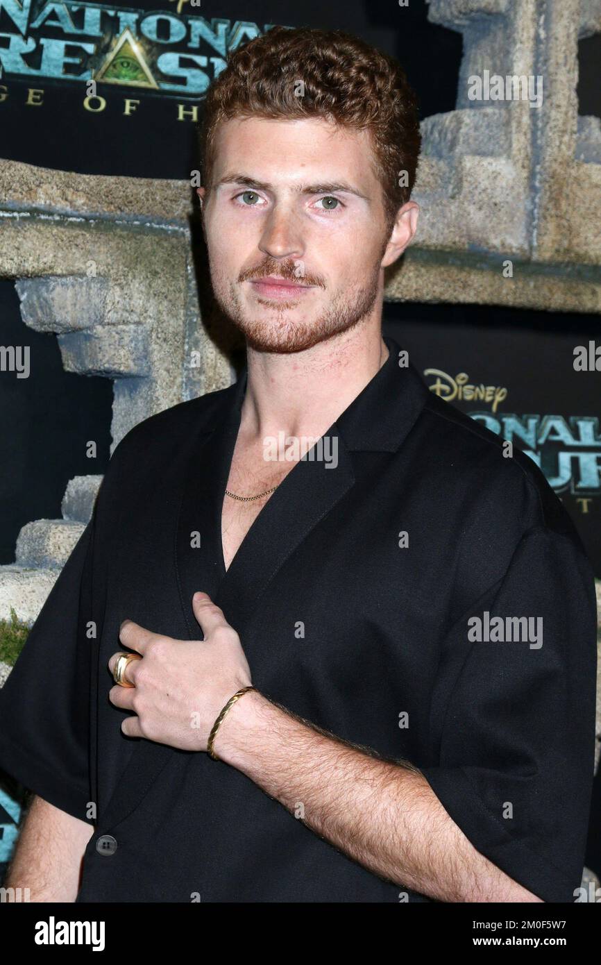 Los Angeles, CA. 5th Dec, 2022. Jake Austin Walker at arrivals for ...