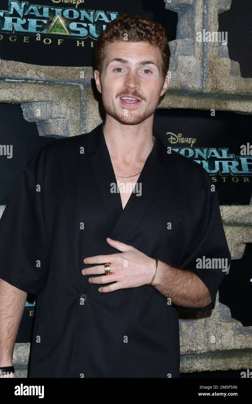 Los Angeles, CA. 5th Dec, 2022. Jake Austin Walker at arrivals for ...