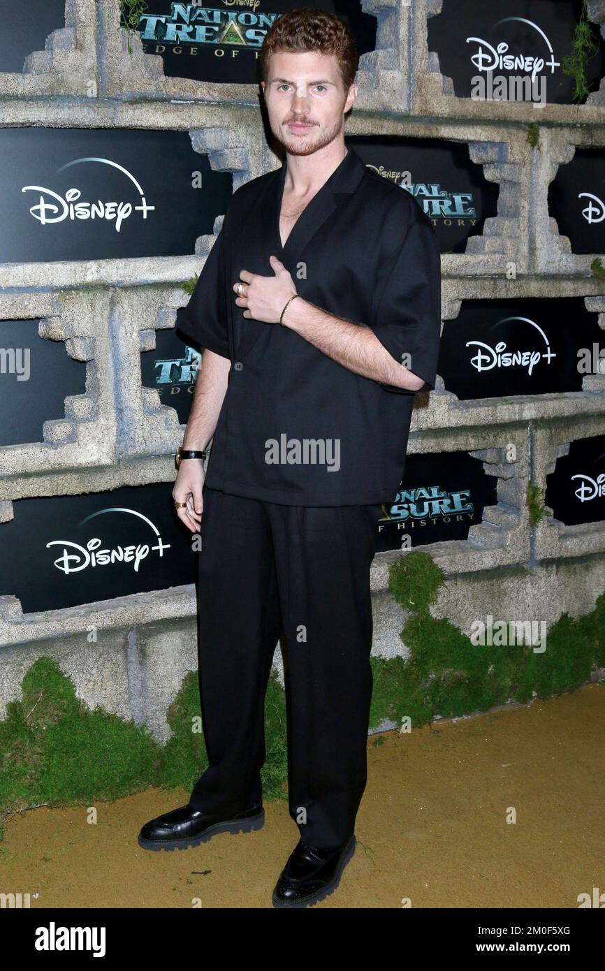 Los Angeles, CA. 5th Dec, 2022. Jake Austin Walker at arrivals for ...