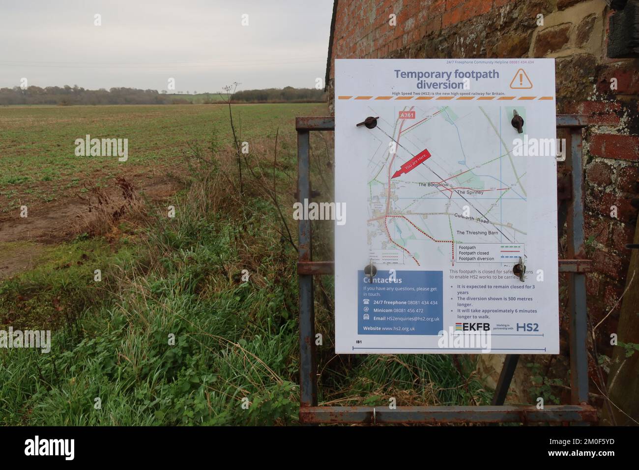 Chipping Warden footpath closed sign. HS2 high speed rail network ...