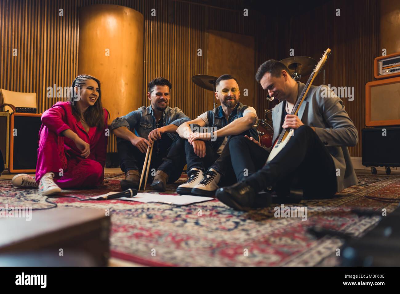 Band note hi-res stock photography and images - Alamy