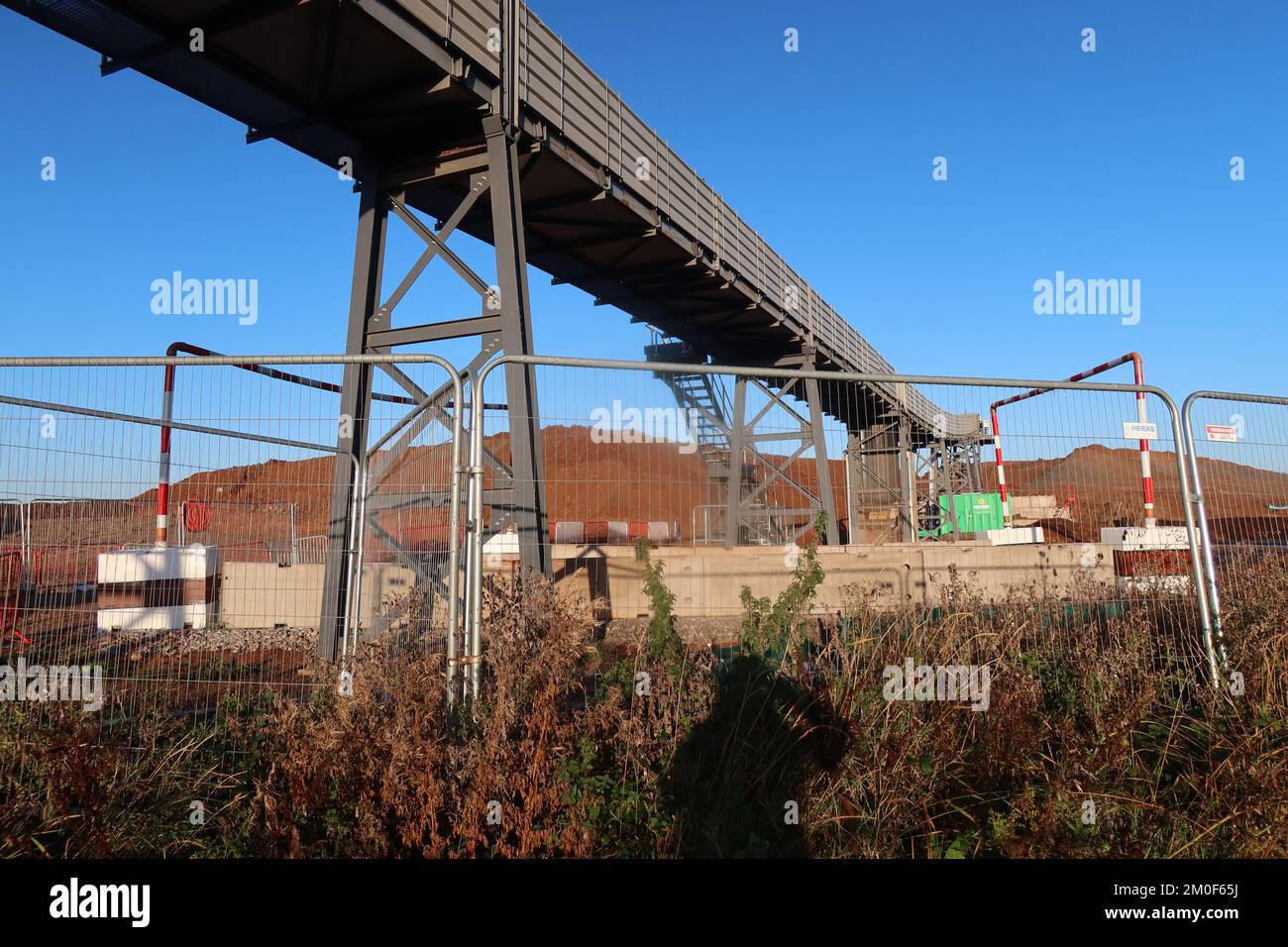 HS2 conveyor bridge over Grand union canal. high speed rail network ...