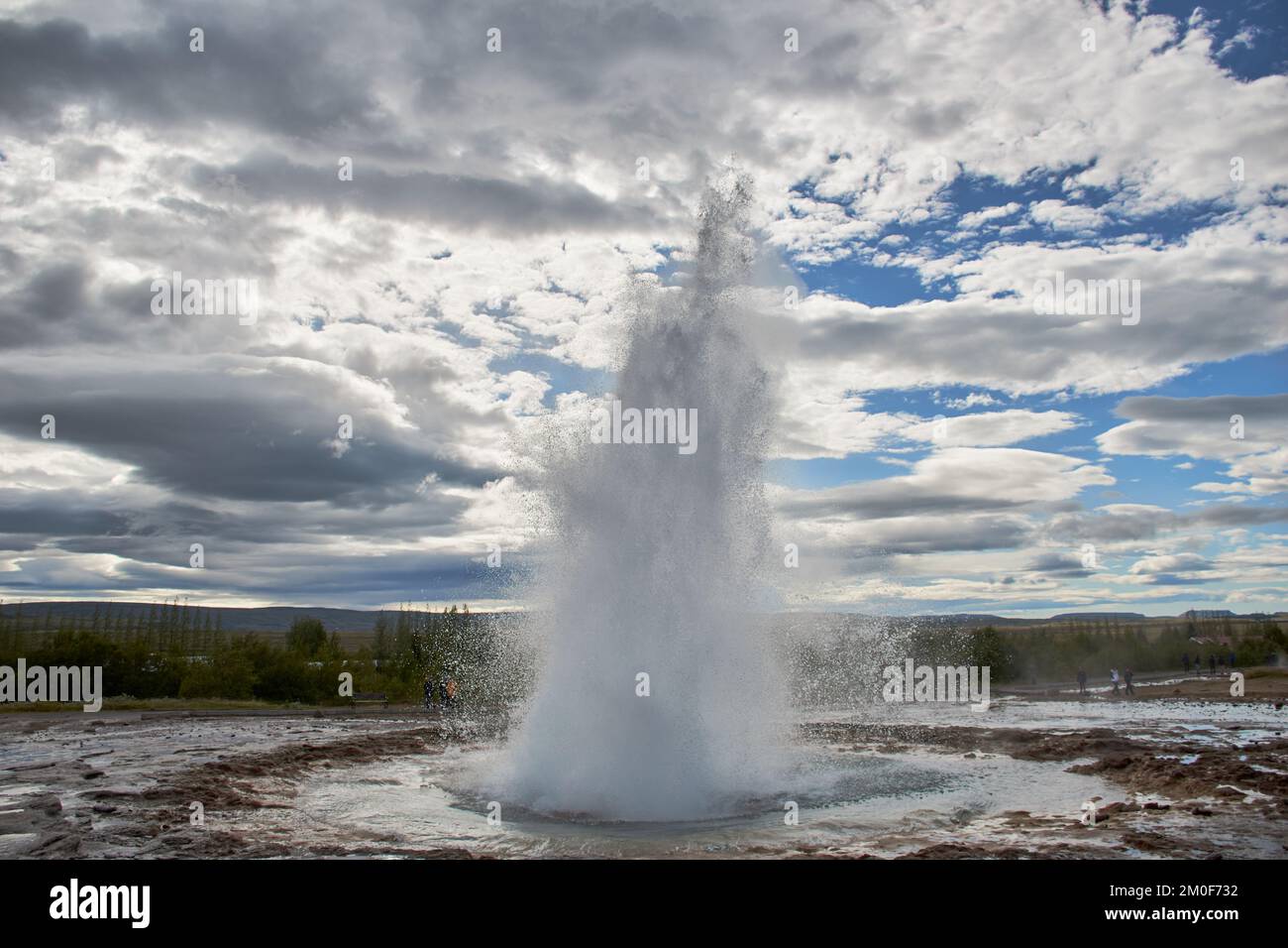 Strokkur fountain-type geyser erupting in geothermal area, southwest ...