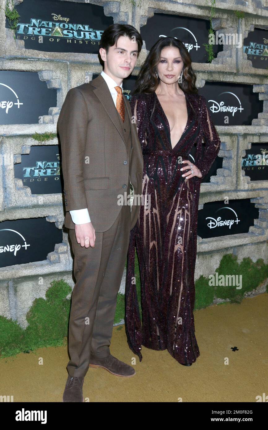 LOS ANGELES - DEC 5: Dylan Michael Douglas, Catherine Zeta-Jones at the ...
