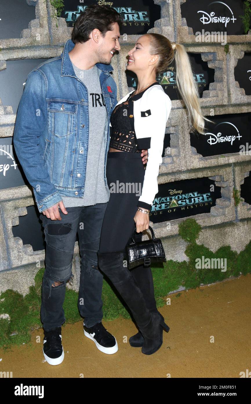 LOS ANGELES - DEC 5: Gleb Savchenko, Elena Belle at the National ...