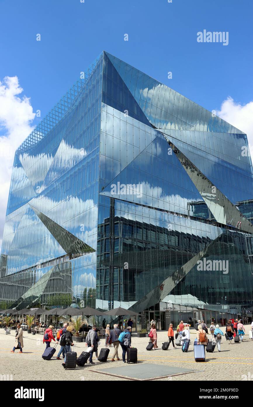 Cube shaped building hi-res stock photography and images - Alamy