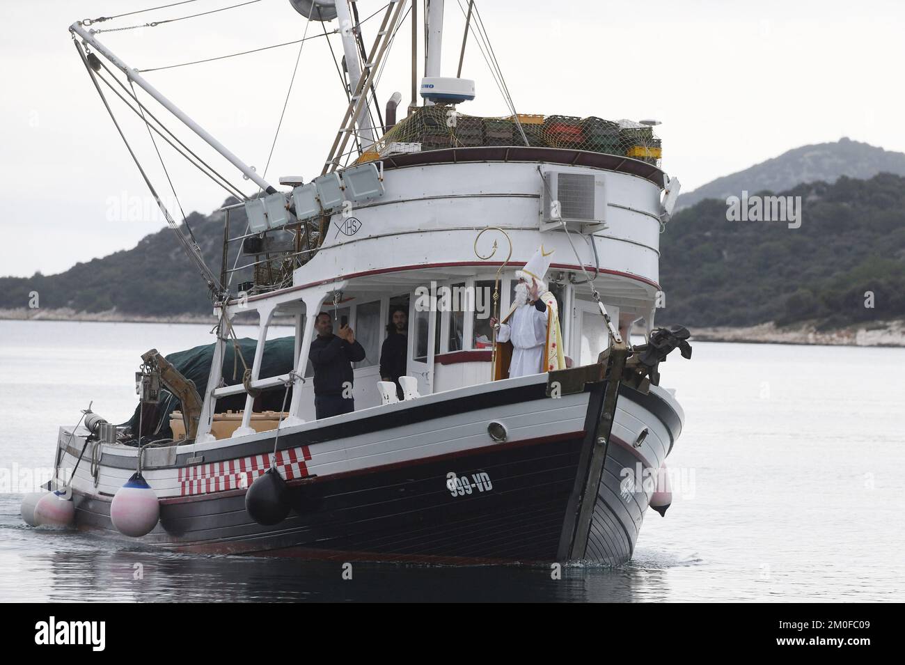 Saint Nicholas arrived on the fishing boat and delighted the children ...