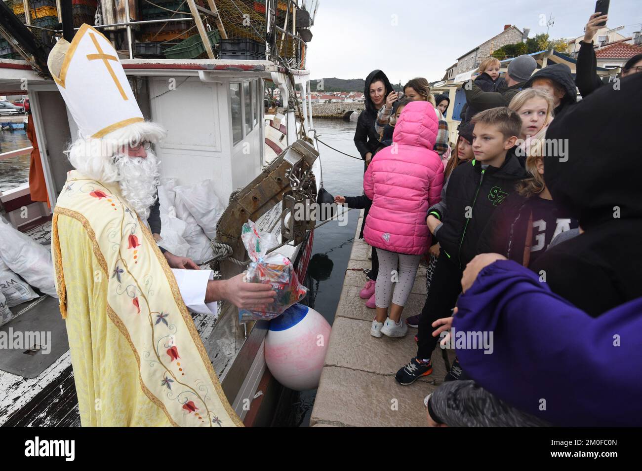 Saint Nicholas arrived on the fishing boat and delighted the children ...