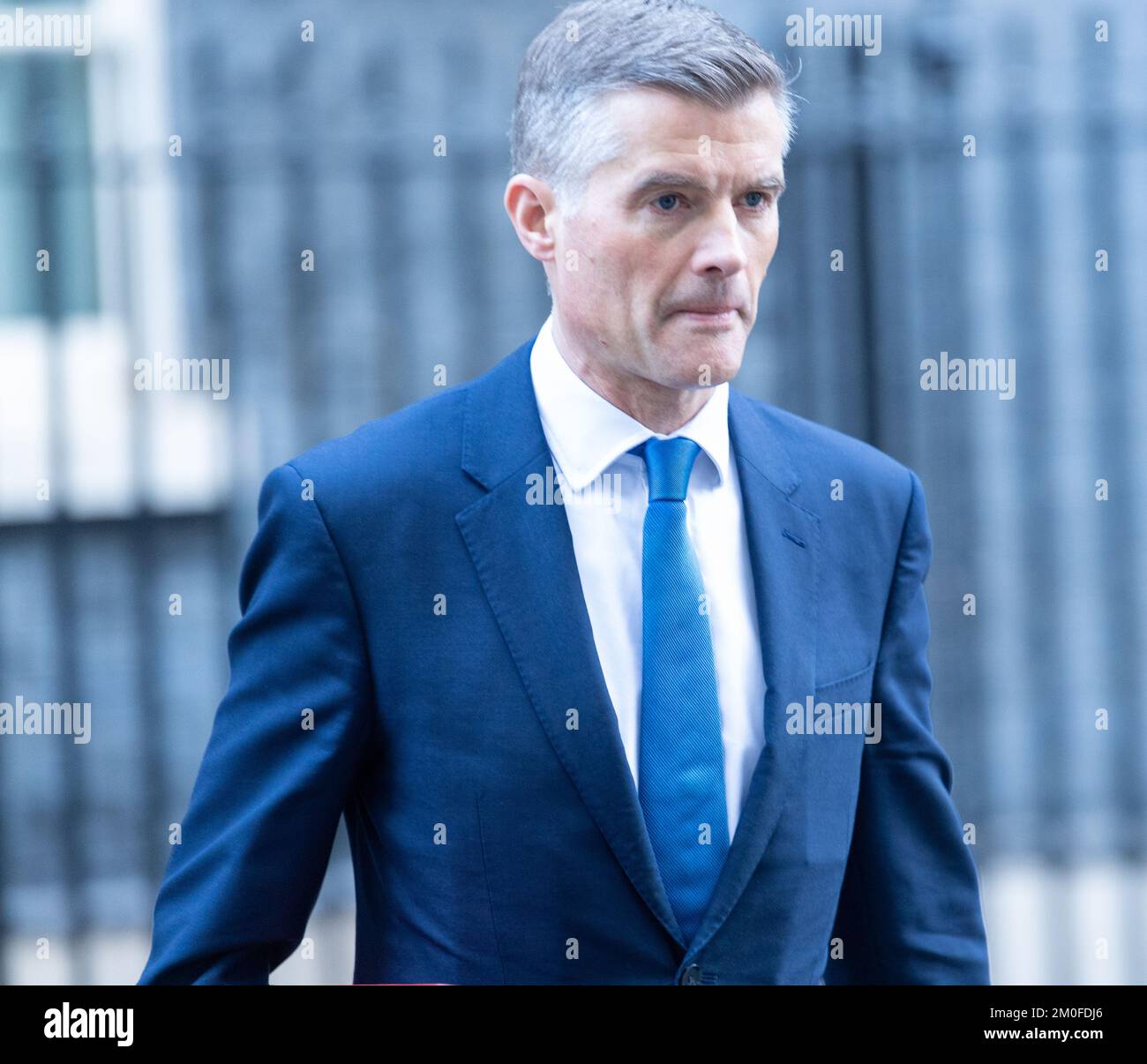 London, UK. 06th Dec, 2022. Mark Harper, Transport Secretary, leaves a ...