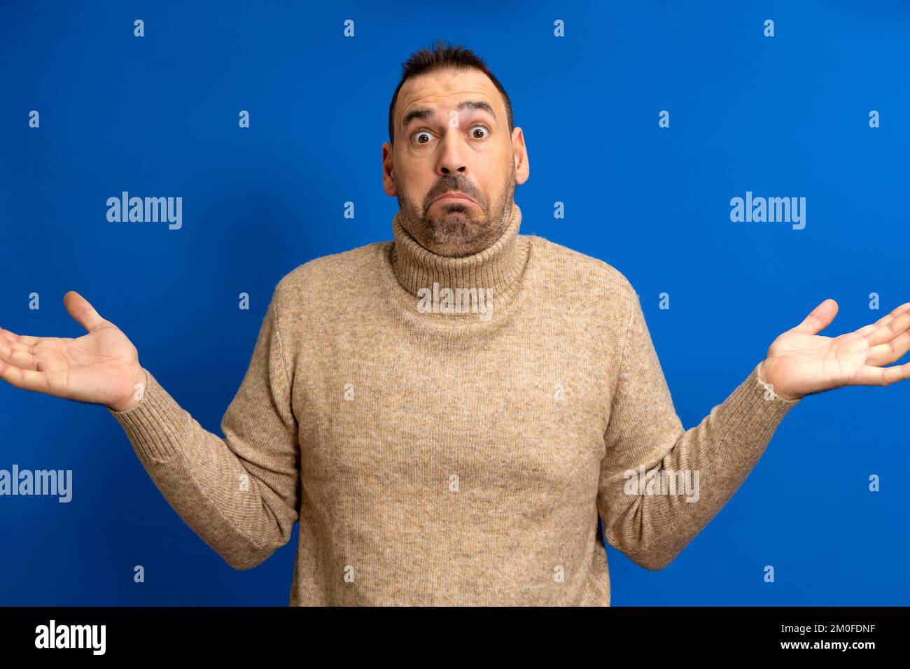 Bewildered facial expression hi-res stock photography and images - Alamy
