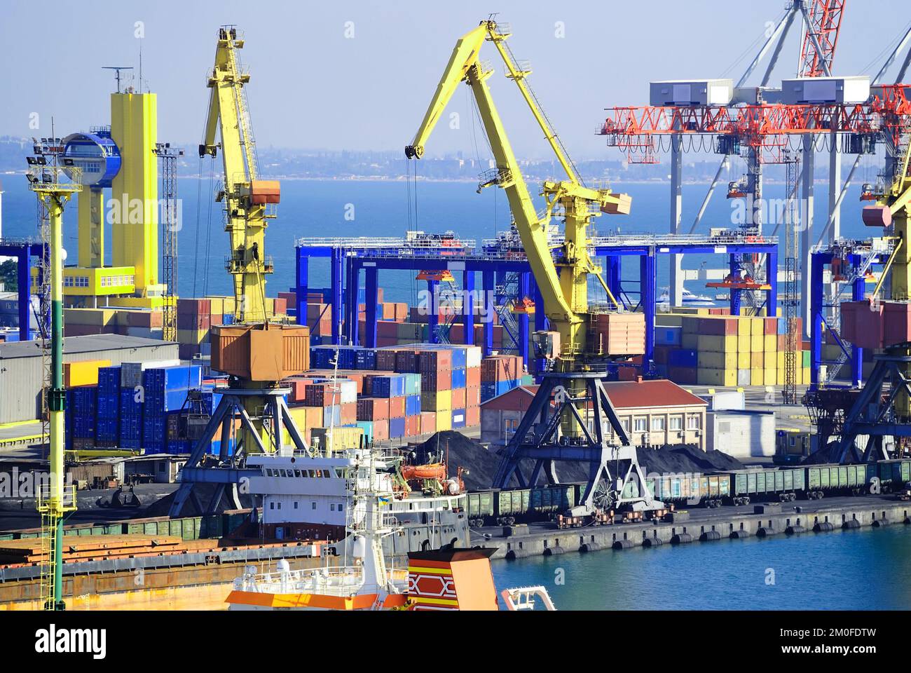 Harbor logistics scene hi-res stock photography and images - Alamy