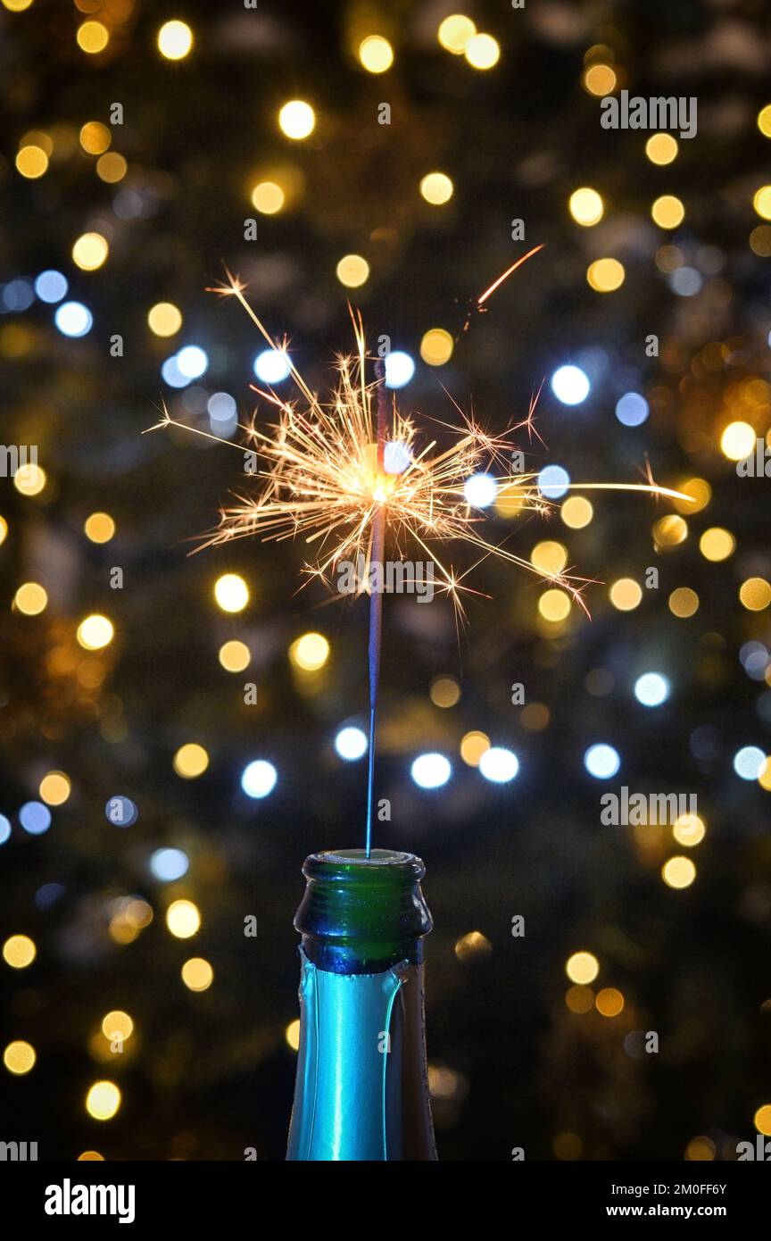 Silver sparkler hi-res stock photography and images - Alamy