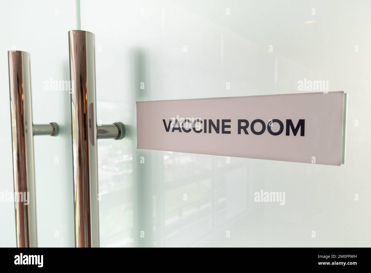 Hospital door signage hi-res stock photography and images - Alamy