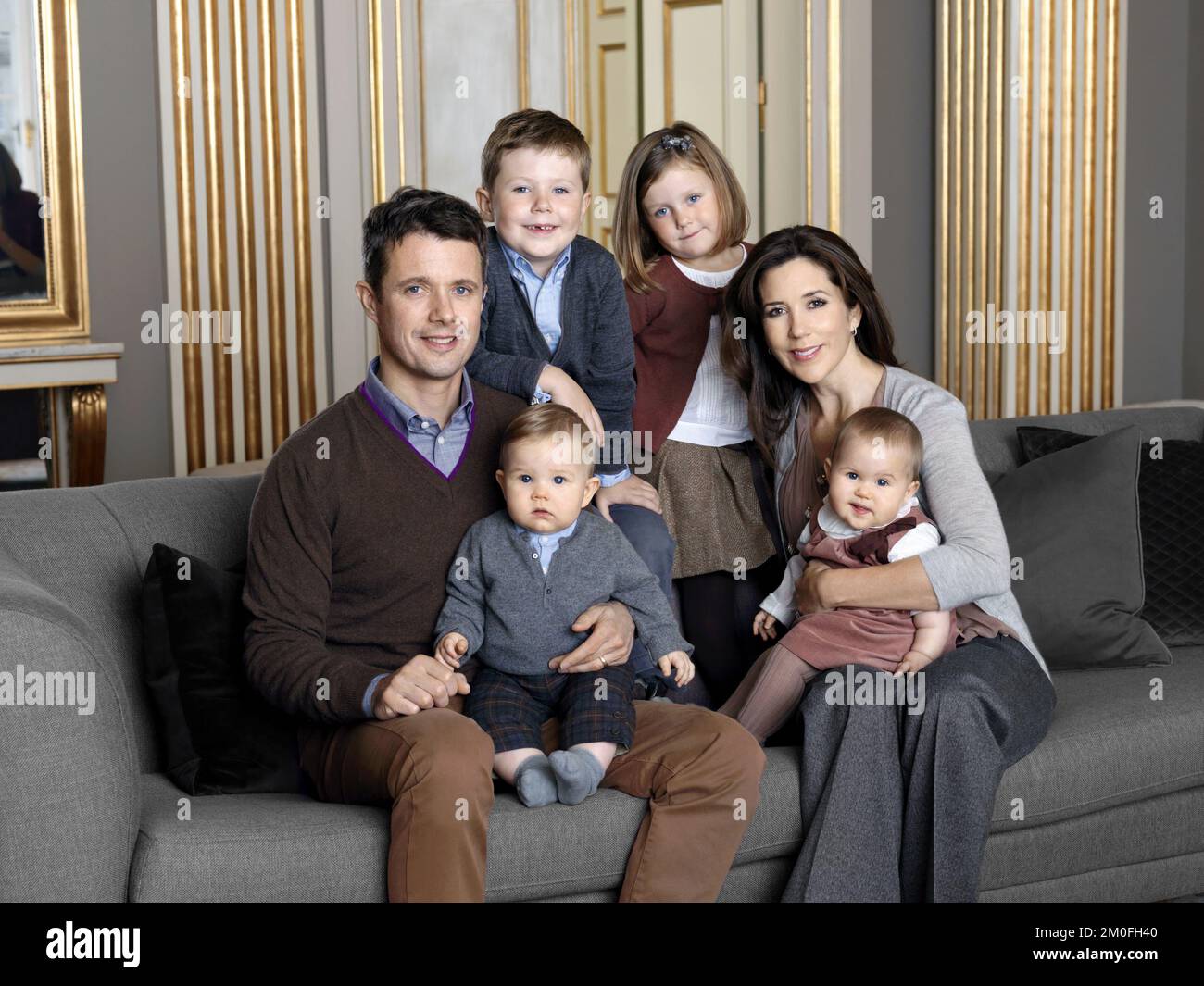 New official image of Crown Prince Frederik and Crown Princess Mary ...