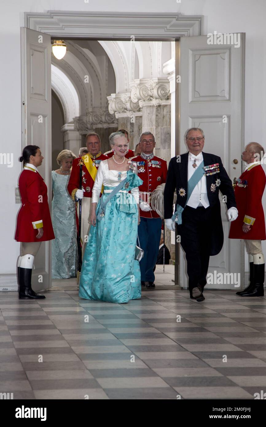 2012 queen margrethe and president jintao anthon unger polfoto hi-res stock photography and ...