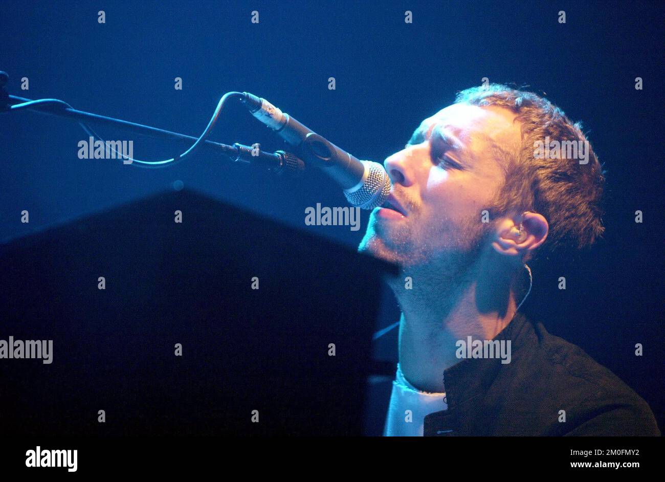 Coldplay seduced 4700 fans in Valby, Copenhagen, with their music and ...