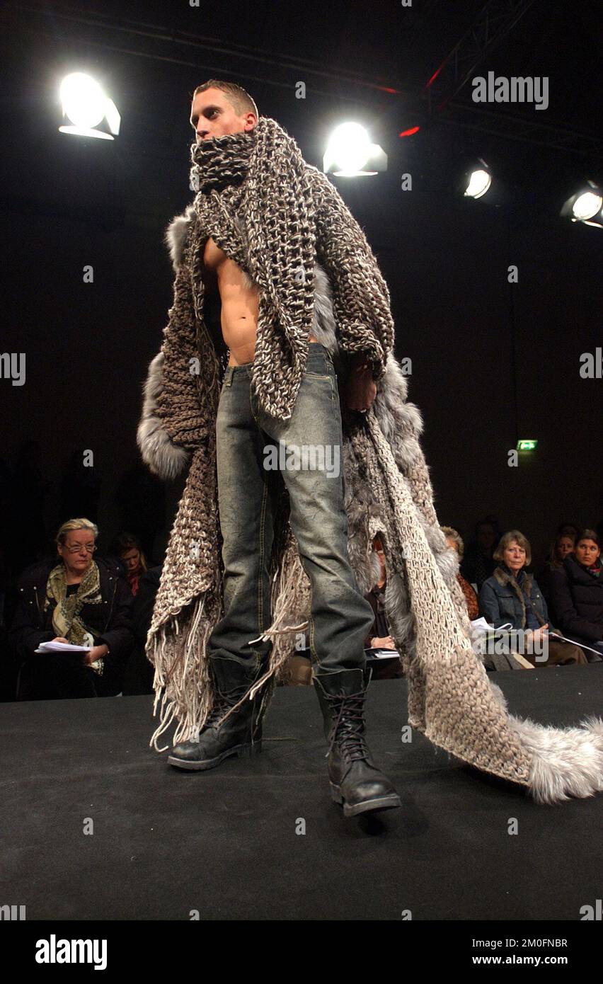 2003 2004 hi-res stock photography and images - Alamy