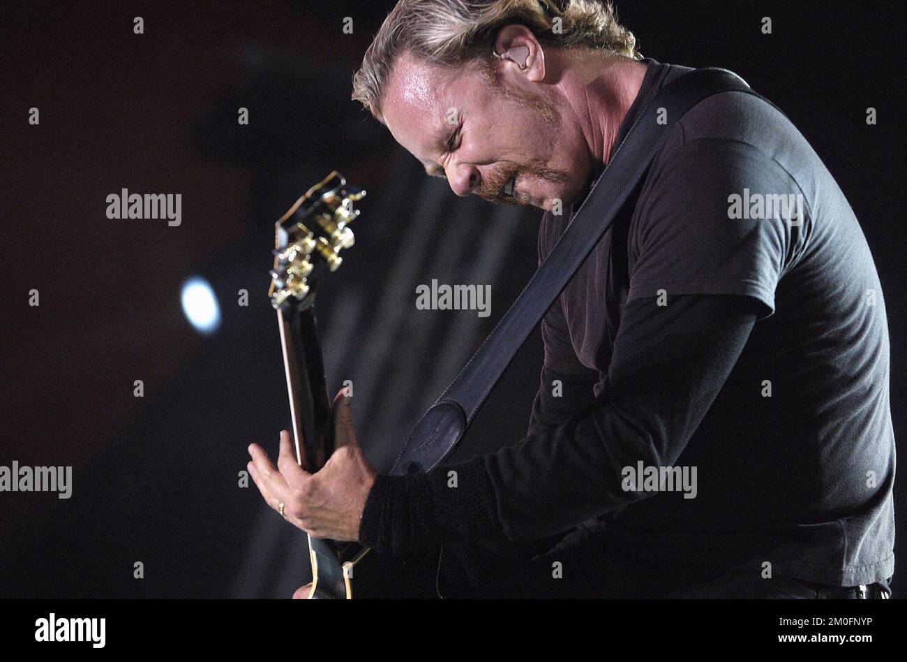 James hatfield of the heavy metal group hi-res stock photography and ...