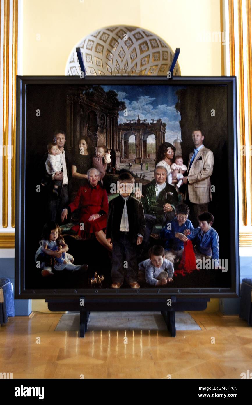 The new portrait of the Danish Royal Familyby artist Thomas Kluge ...