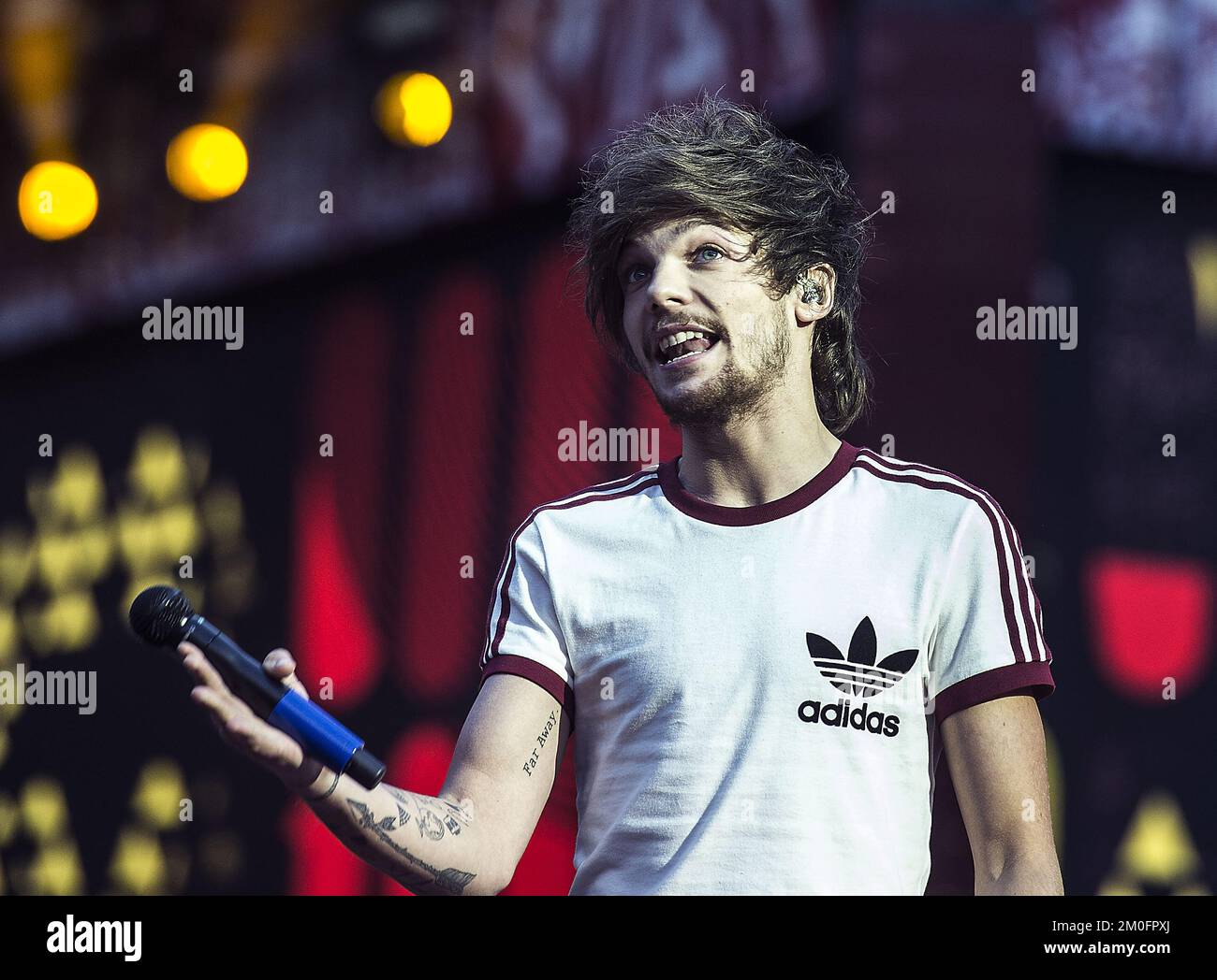 Louis tomlinson live concert hi-res stock photography and images - Alamy