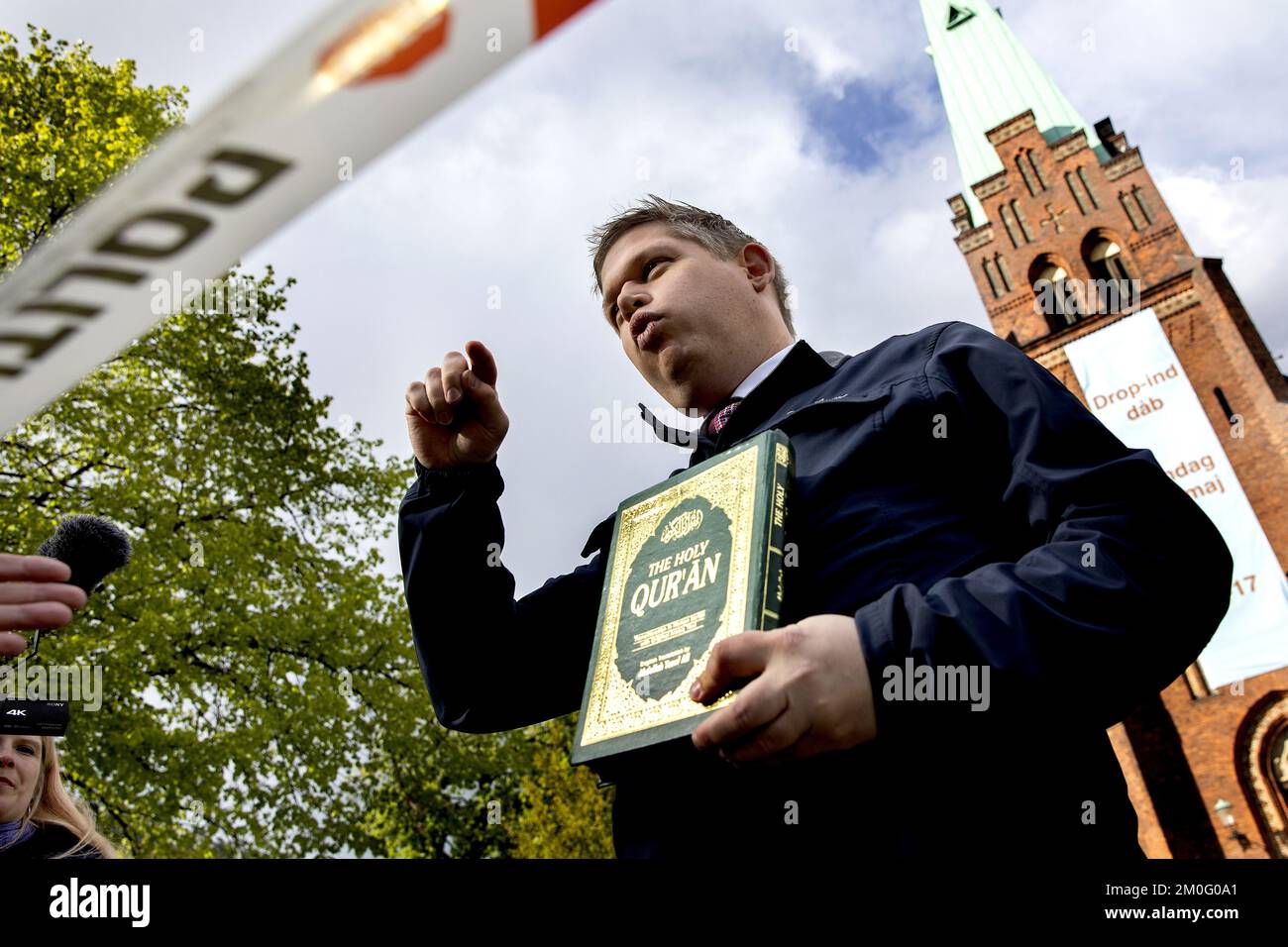 Rasmus Paludan demonstrates at Nørrebro, this time at St. Hans Torv ...