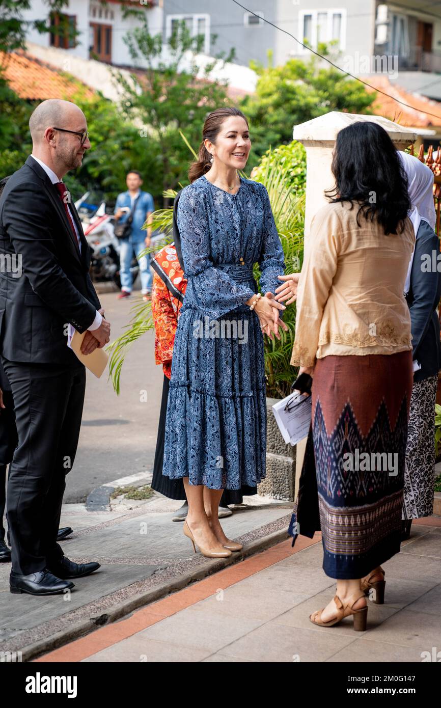 Crown Princess Mary visits the Indonesian Midwives' Association in ...