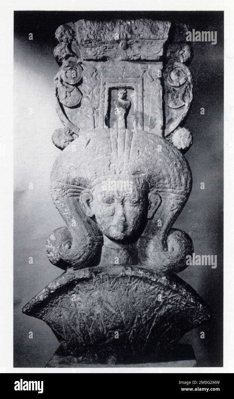 Chapiteau hathorique. Calcaire. Larnaca. Chypre Stock Photo - Alamy