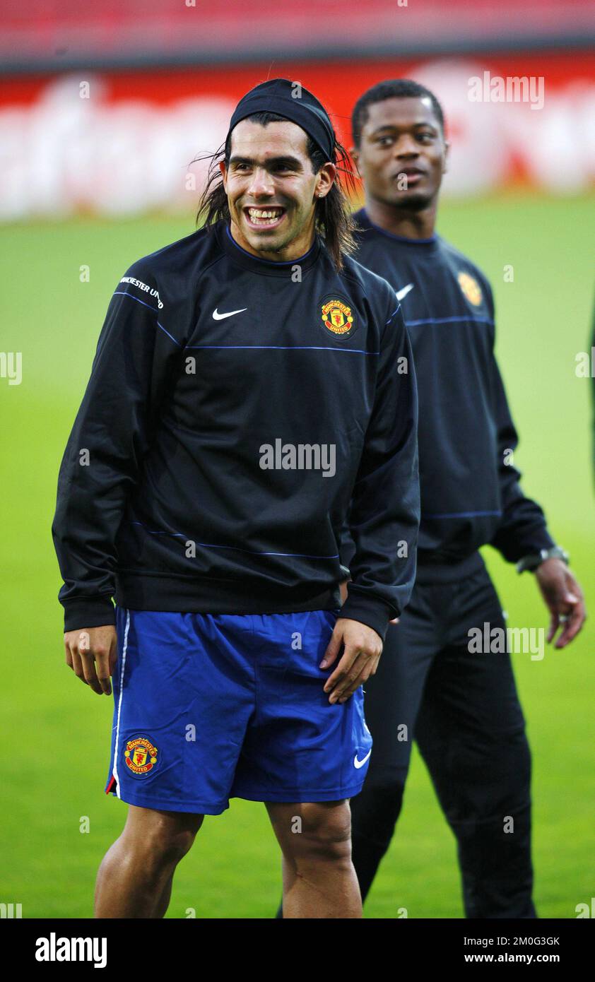 Manchester united player carlos tevez hi-res stock photography and ...