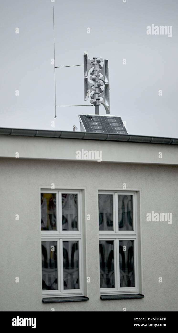 Berlin, Germany. 06th Dec, 2022. The warning siren on the roof of the ...