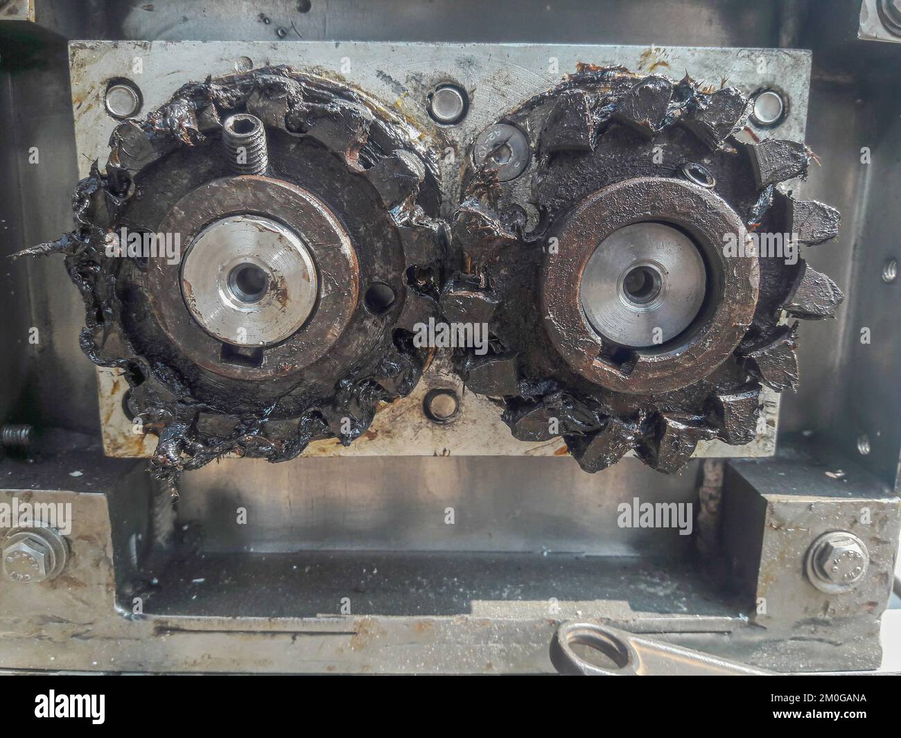 Broken teeth hi-res stock photography and images - Alamy