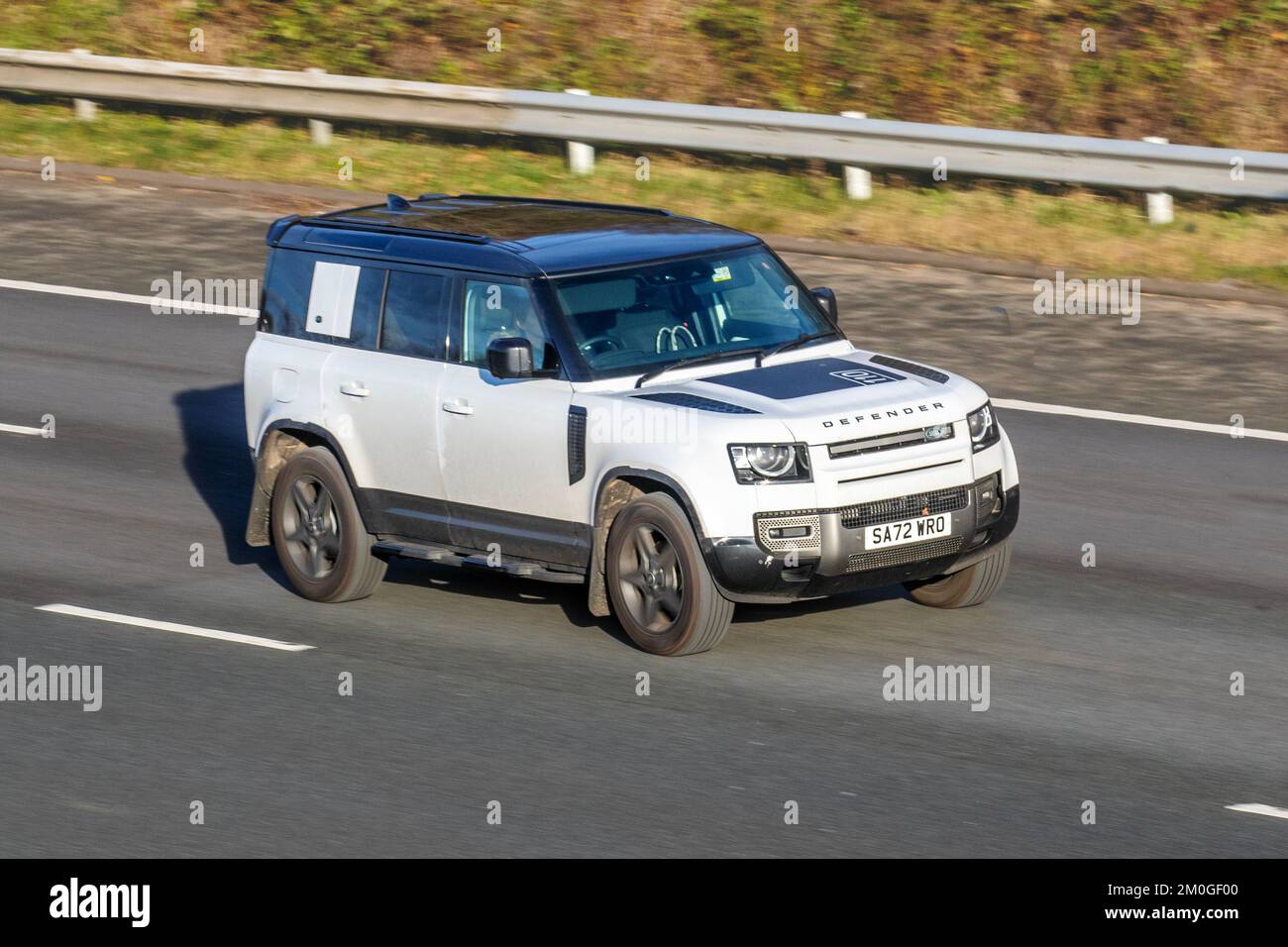 Defender x dynamic se d mhev a hi-res stock photography and images - Alamy