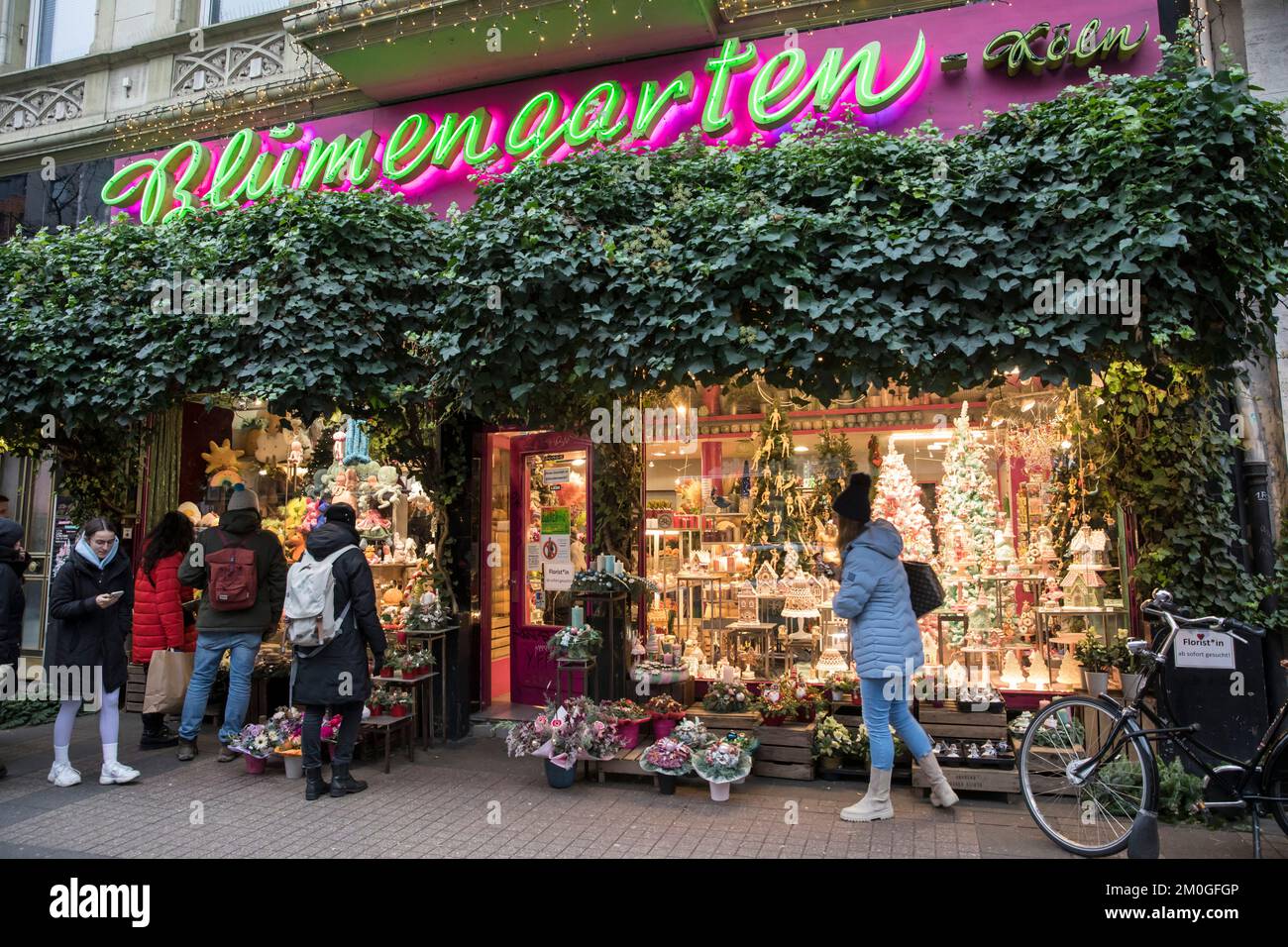 Blumenladen display hi-res stock photography and images - Alamy