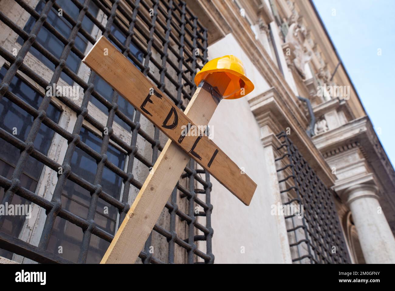 Protest of construction sector in Piazza Santi Apostoli in Rome (Photo ...