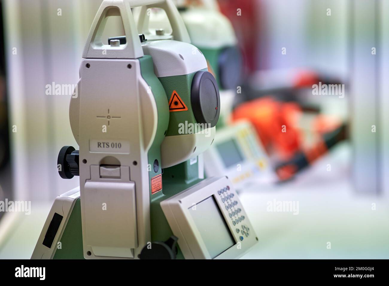 Measuring geodetic instrument for engineering works and topographic ...