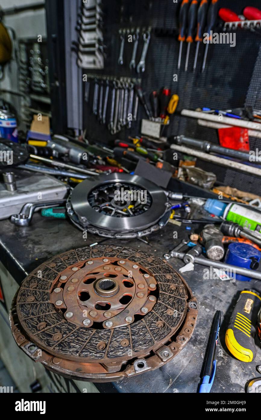 Replacing the clutch disc of a car gearbox at a service station Stock ...