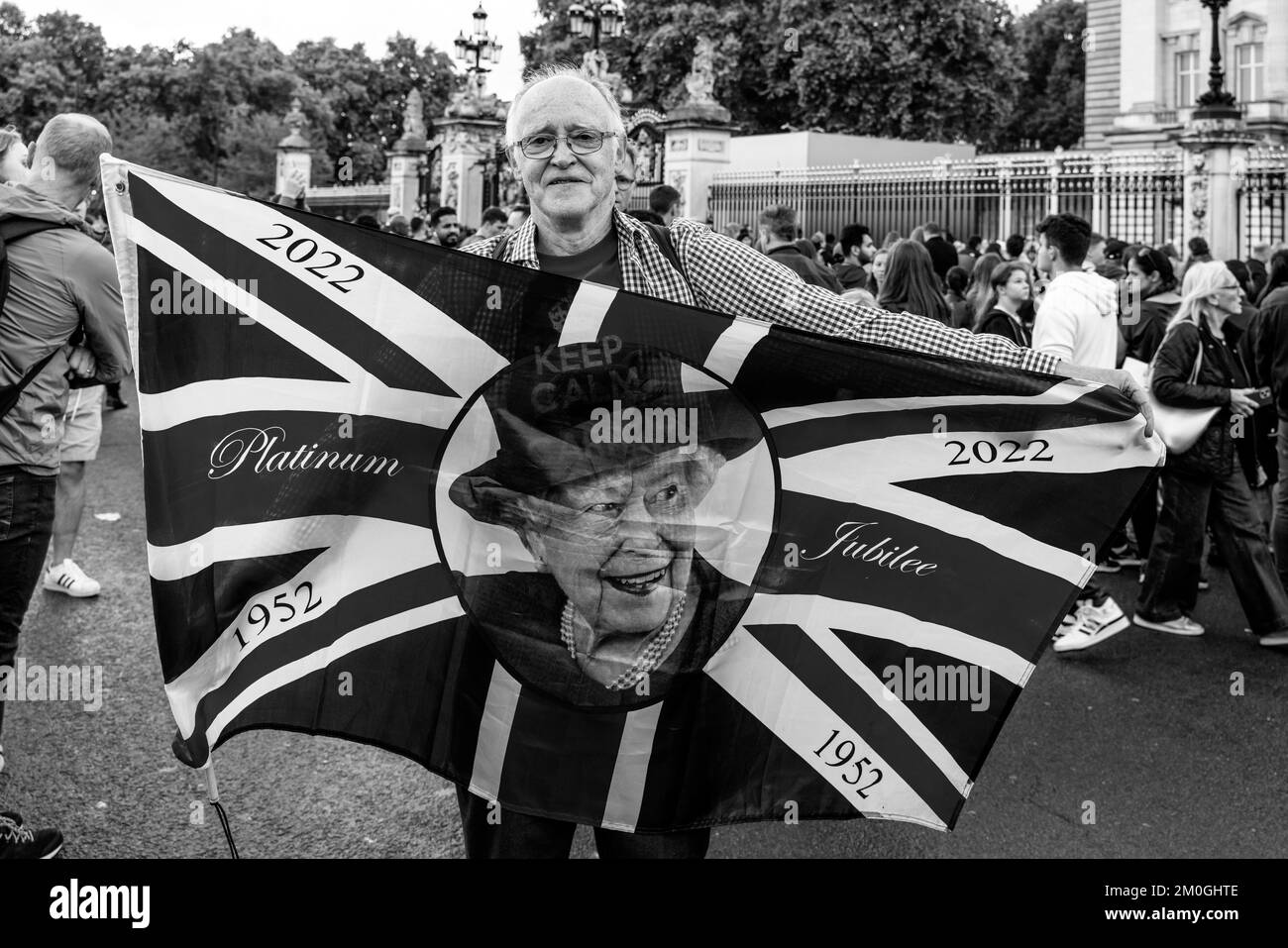 The Day After Queen Elizabeth II Passes Away British People Arrive ...