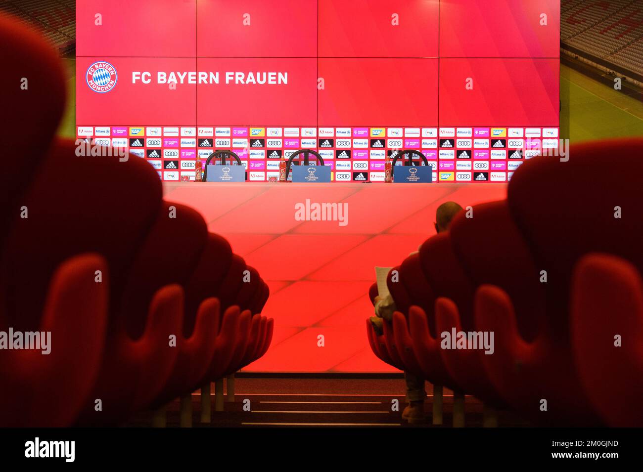 Empty podium press hi-res stock photography and images - Alamy