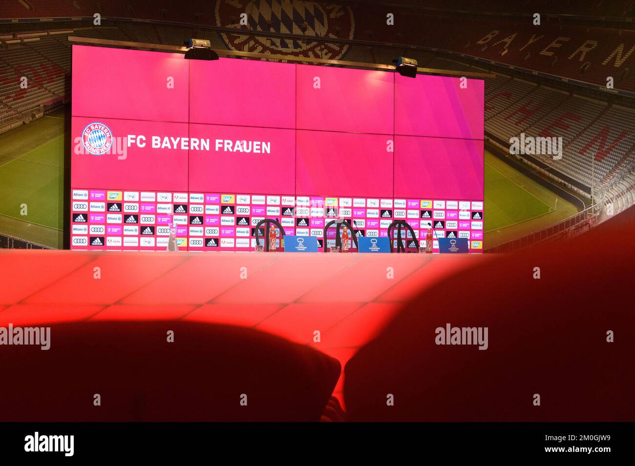 Empty podium press hi-res stock photography and images - Alamy