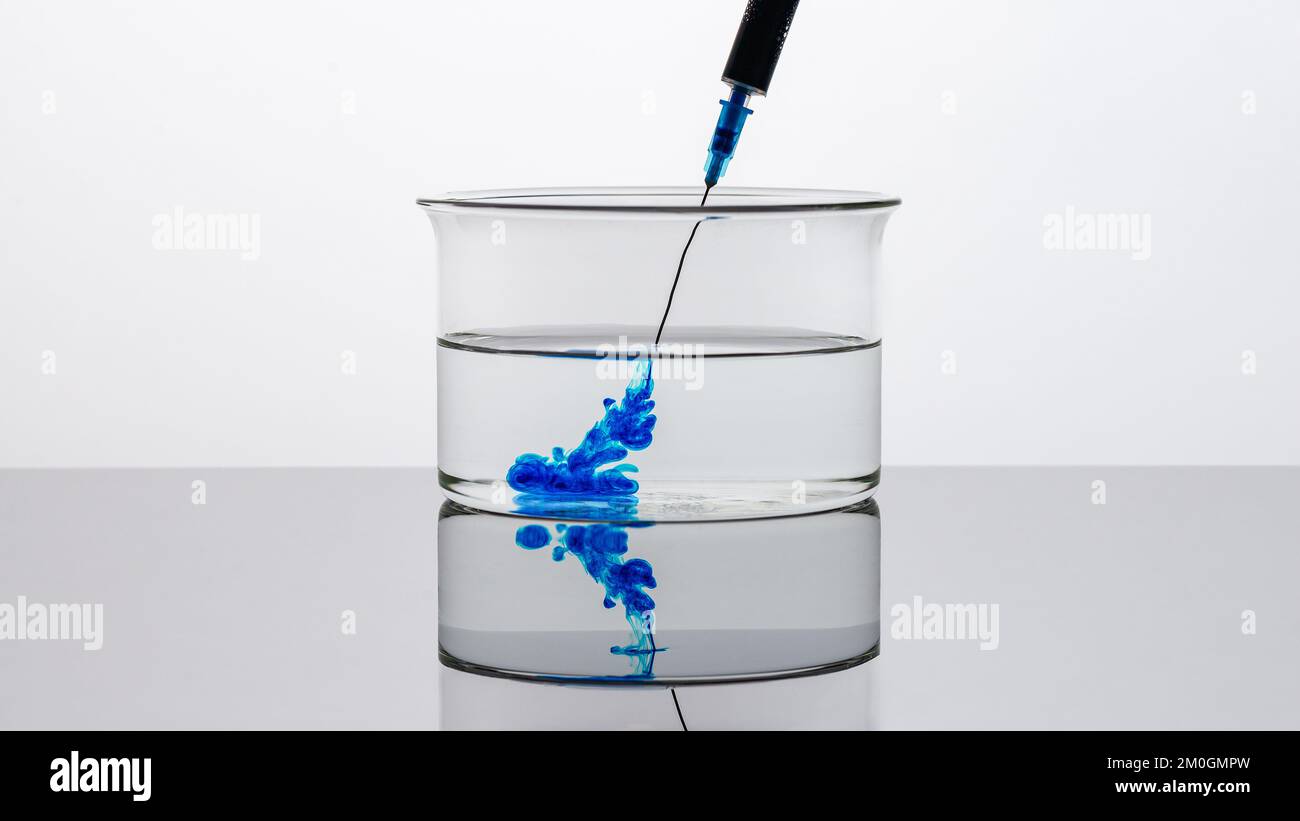 Clear experiment glass glassware hi-res stock photography and images ...