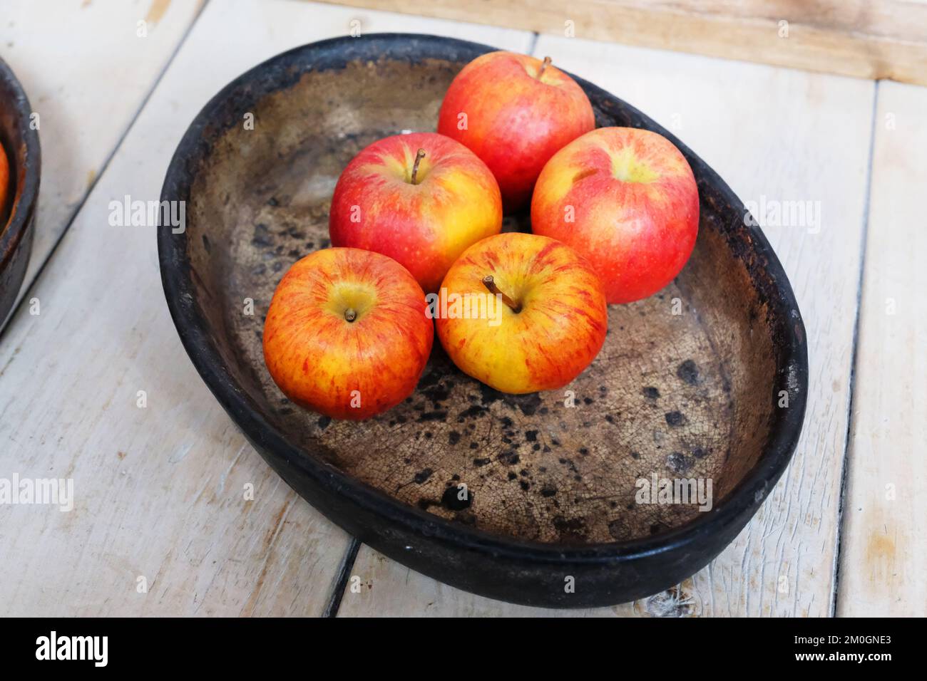 Apples in a dish hi-res stock photography and images - Alamy