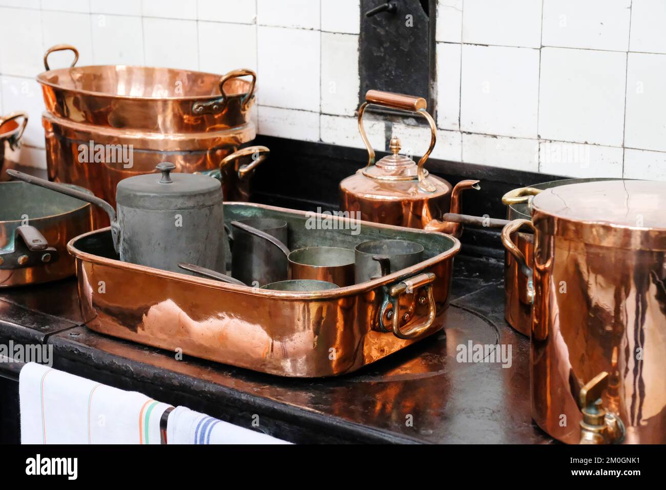 Antique copper pots hi-res stock photography and images - Alamy