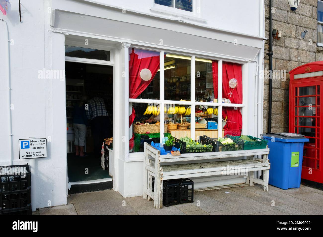 Grocers shop britain hi-res stock photography and images - Alamy