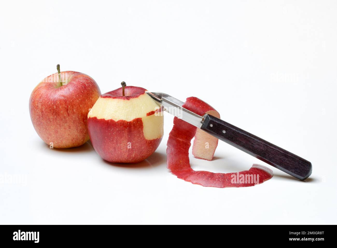 Peeled apple with peeling knife, apple peels Stock Photo - Alamy