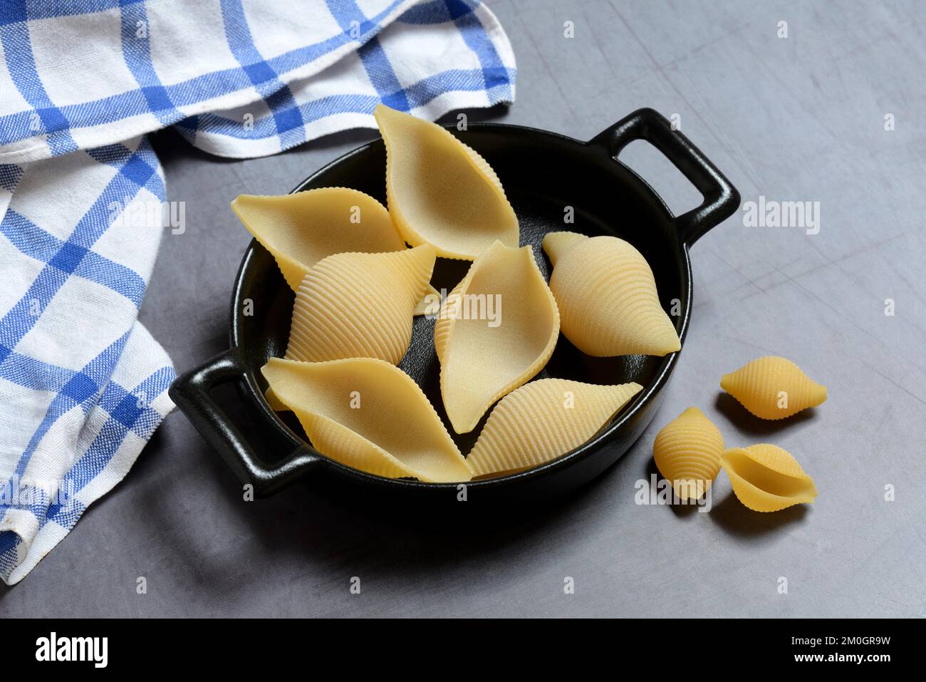 Shell shaped dish hi-res stock photography and images - Alamy