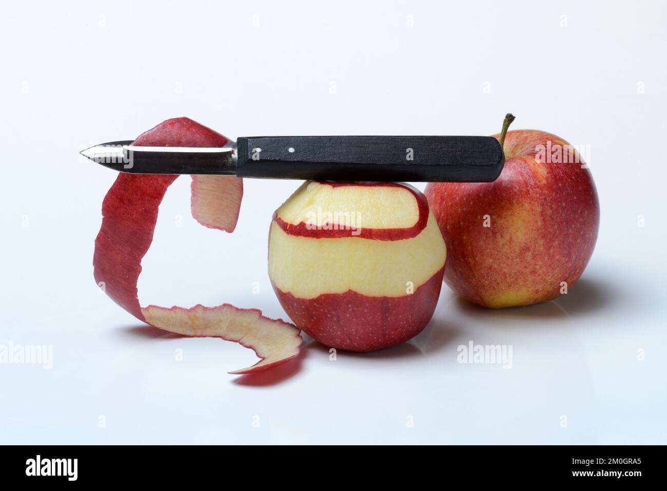 Peeled apple with peeling knife, apple peels Stock Photo - Alamy