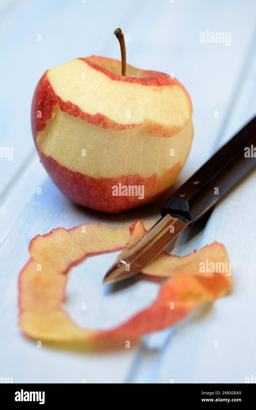Peeling knife hi-res stock photography and images - Alamy