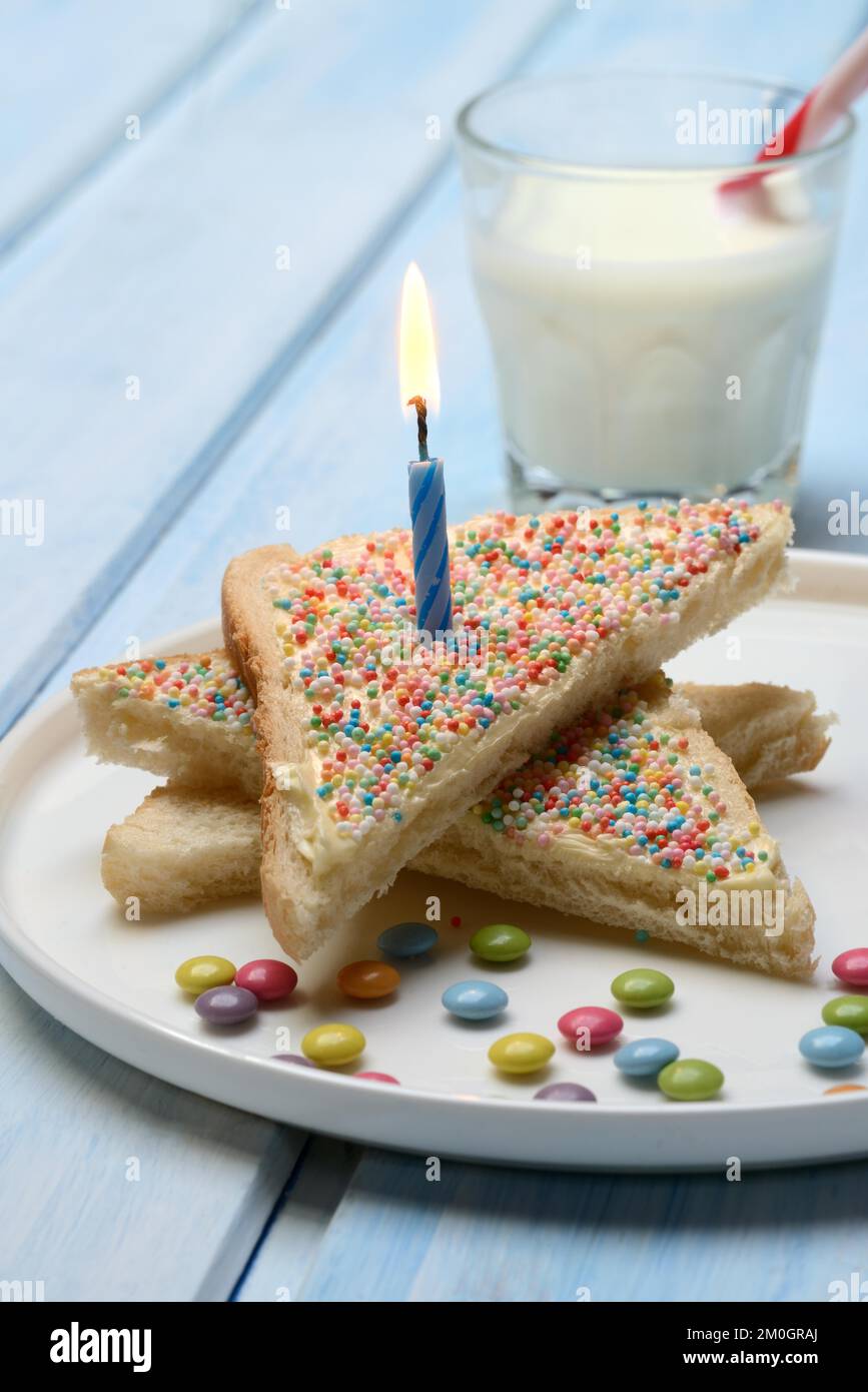 Childrens birthday party food spread hi-res stock photography and ...