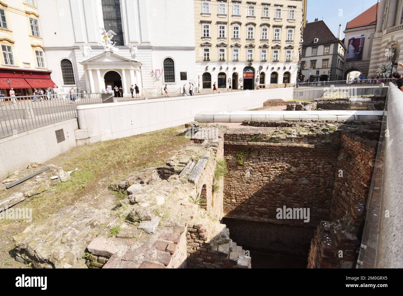 Vienna roman ruins michaelerplatz hi-res stock photography and images ...