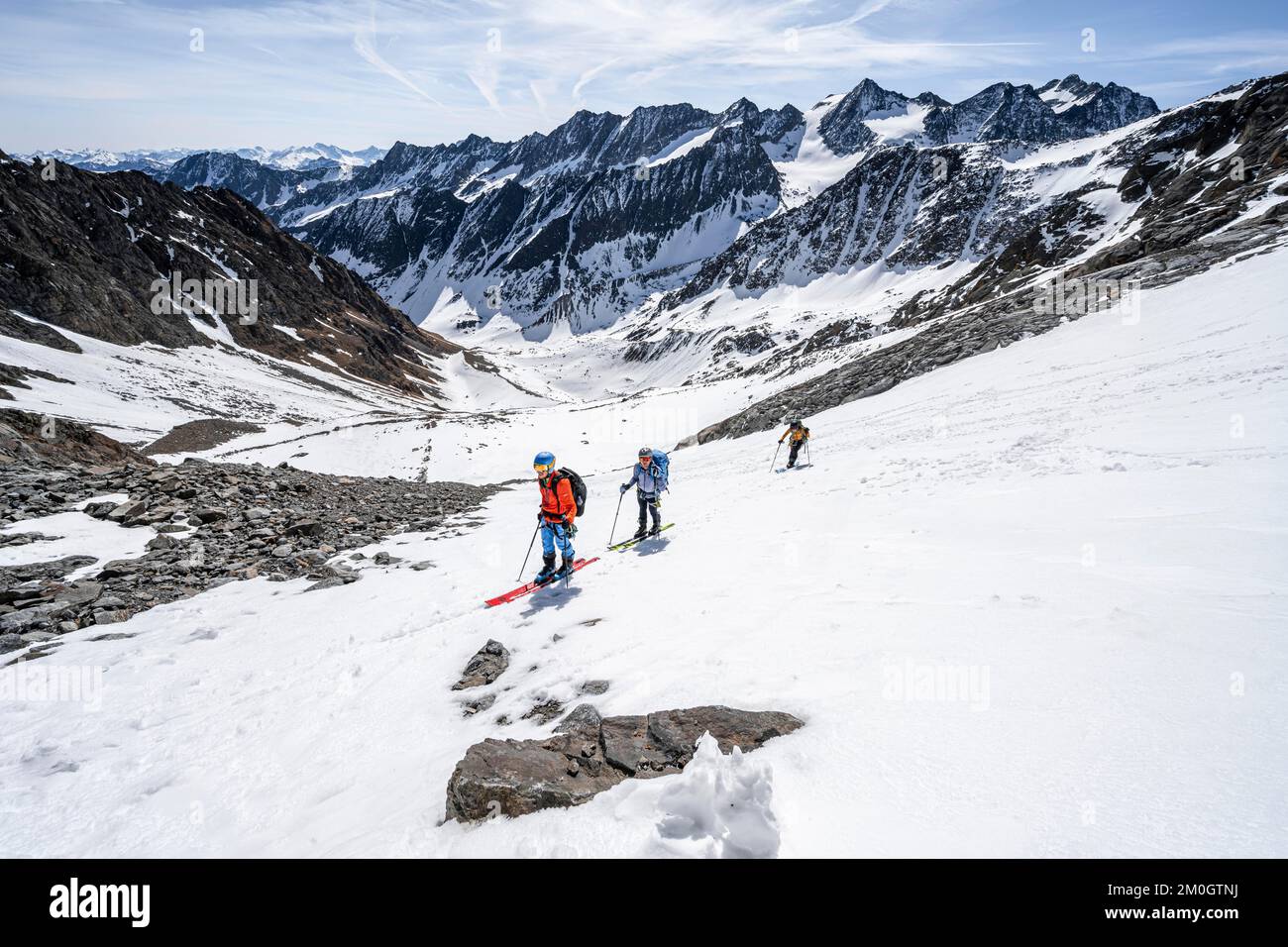 Ski tourers climbing Lisenser Ferner, Berglastal, view of mountains and ...