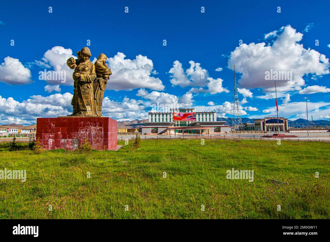 Statues on the main spaure of the town of Ali, Shiquanhe, most western ...